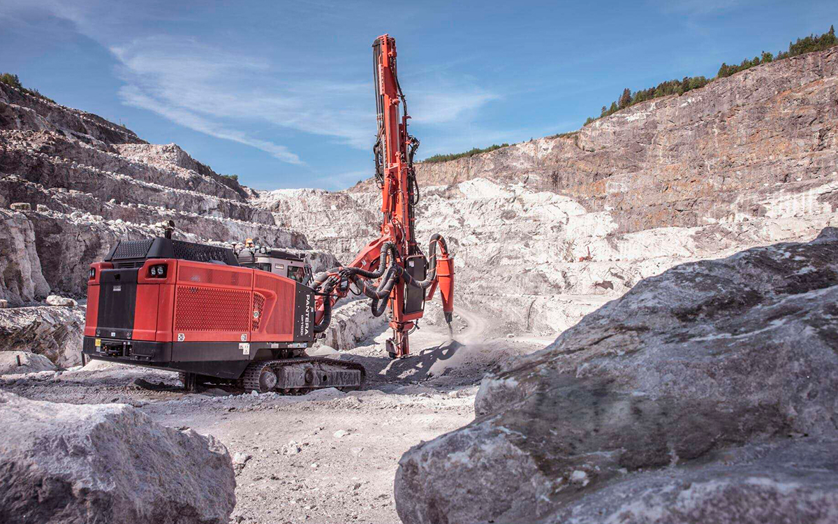 Solis Minerals confirma mineralización de cobre y molibdeno desde ...